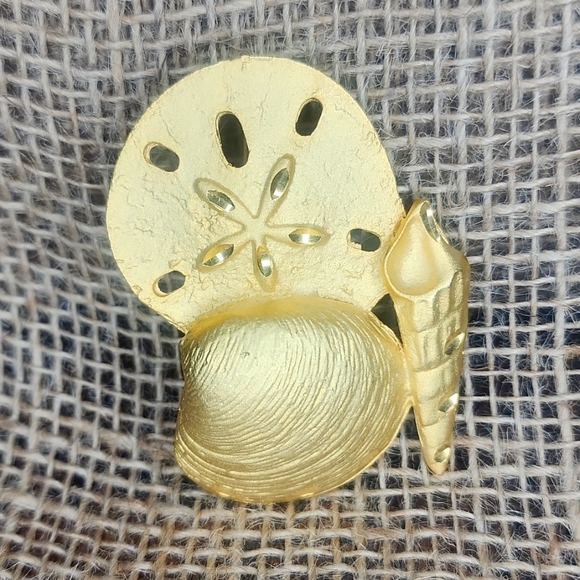 Jewelry | Vintage Beach Themed Pin | Poshmark